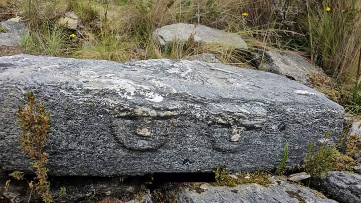 Huánuco: descubren curiosos rostros tallados en piedra en Centro ...